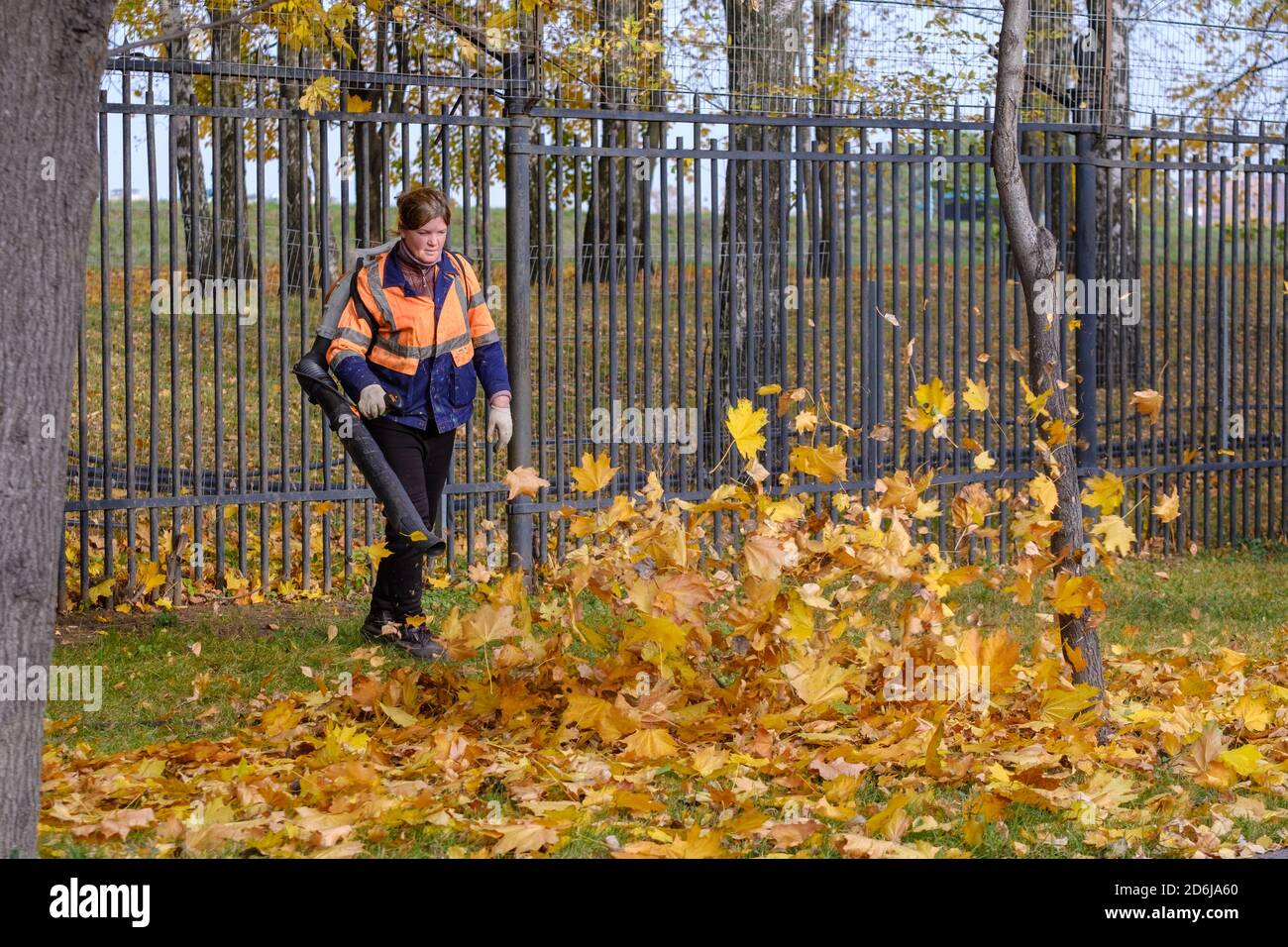 Leaf blower female hi-res stock photography and images - Alamy