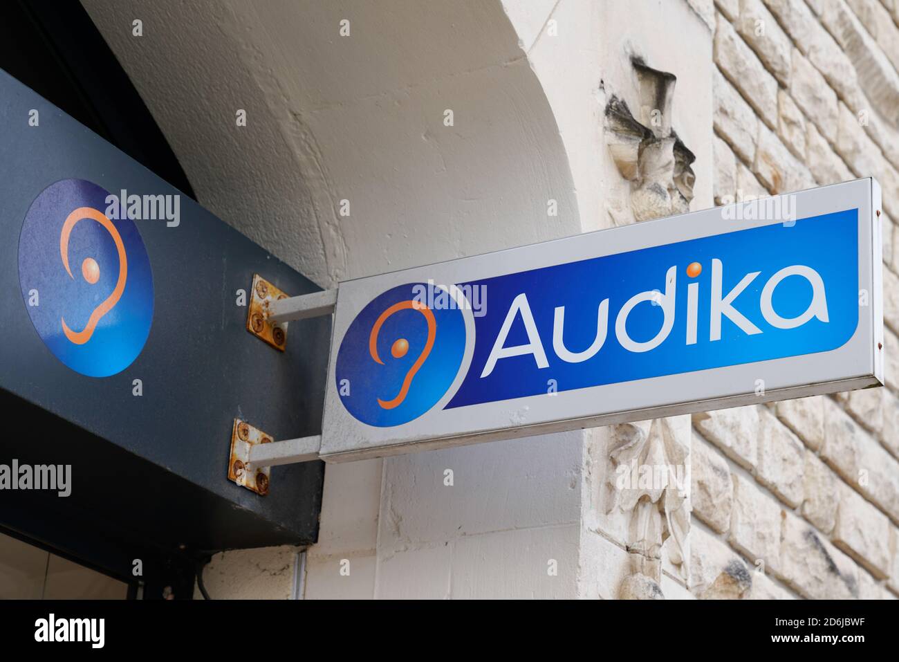 Audika logo hi-res stock photography and images - Alamy