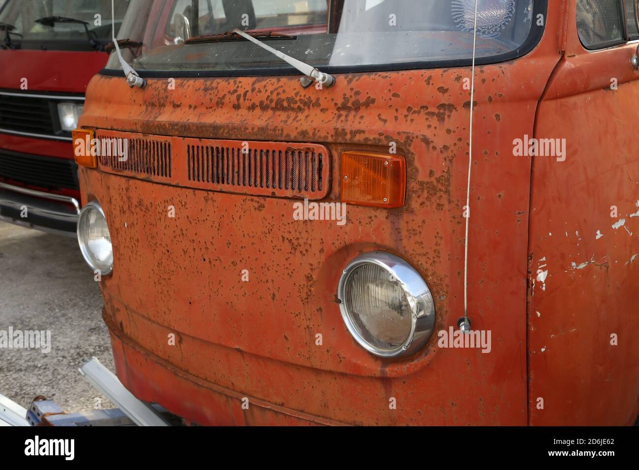 Damaged buses hi-res stock photography and images - Alamy