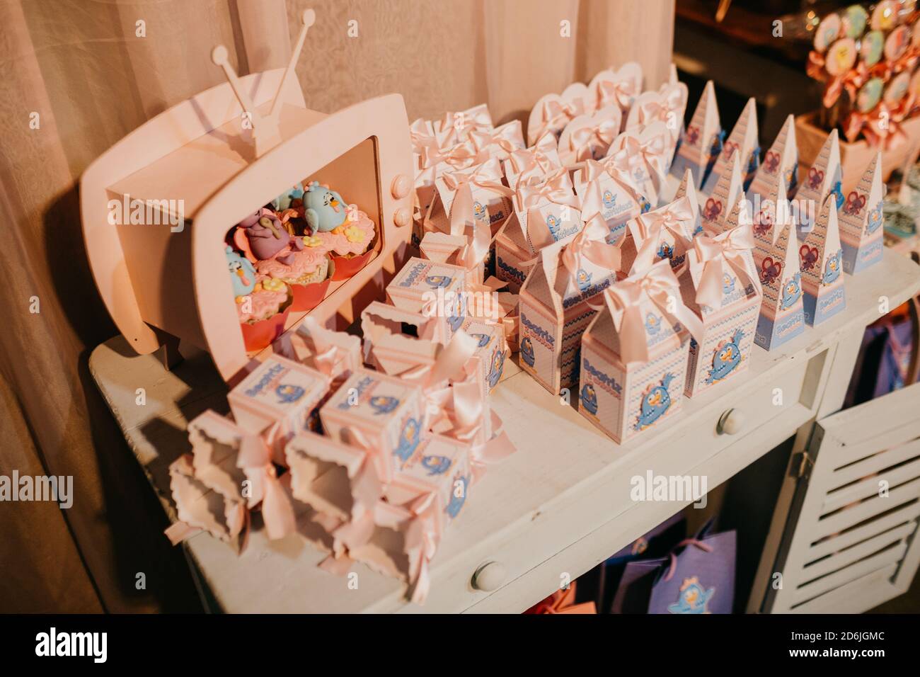 Funny cartoon character chicken boxes hi-res stock photography and ...