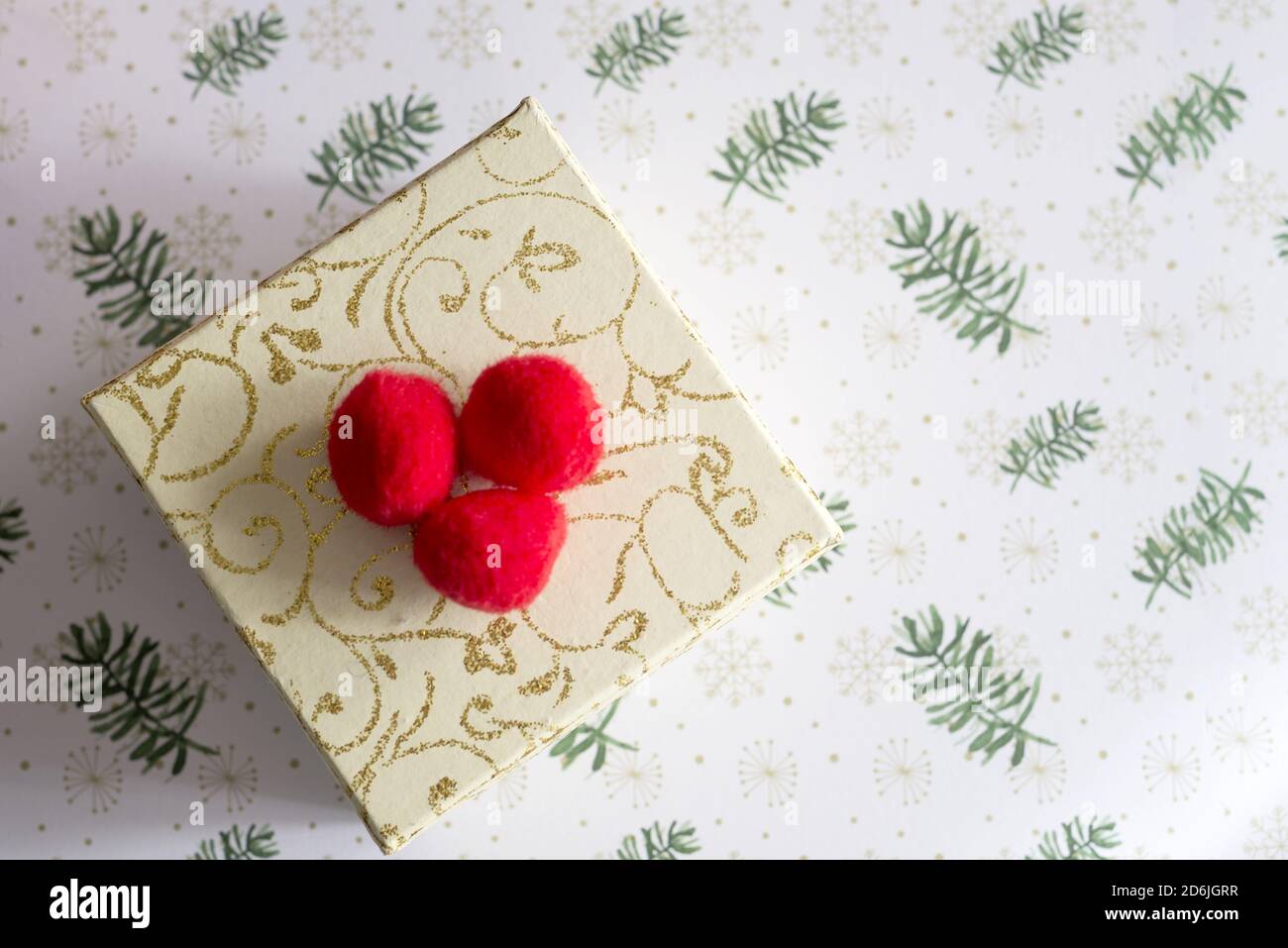 Top view of a Christmas gift box Stock Photo - Alamy