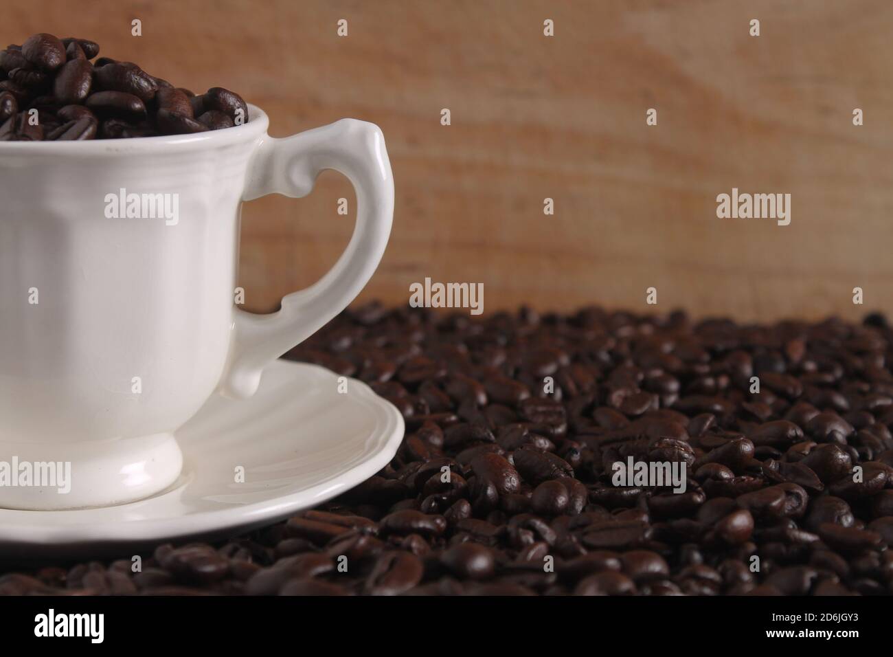 Closeup of roasted coffee beans in the cup, coffee beans overflow Stock ...