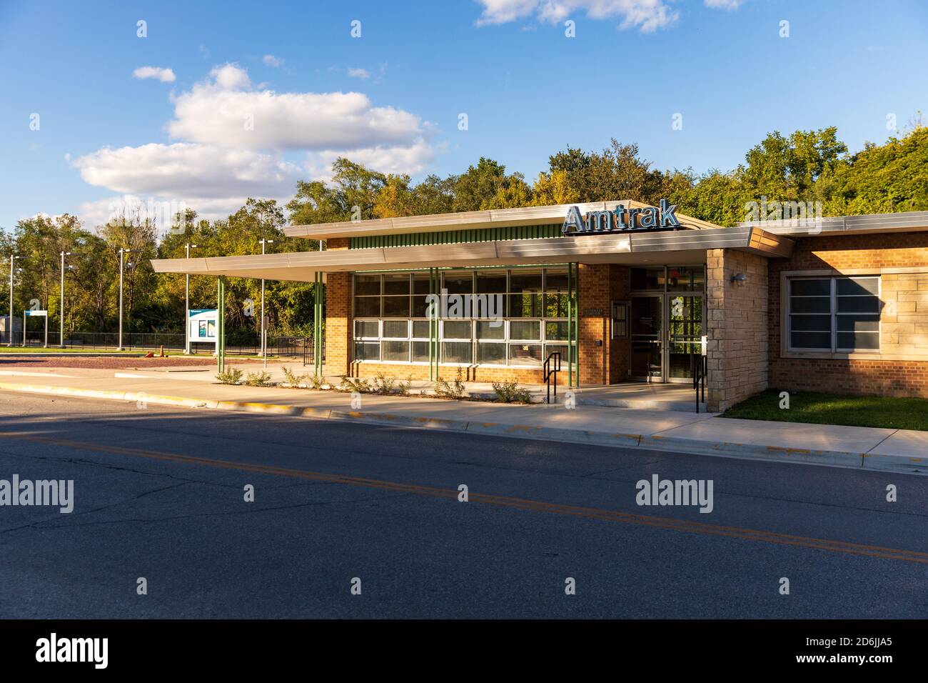 Amtrak train station small town hi-res stock photography and images - Alamy