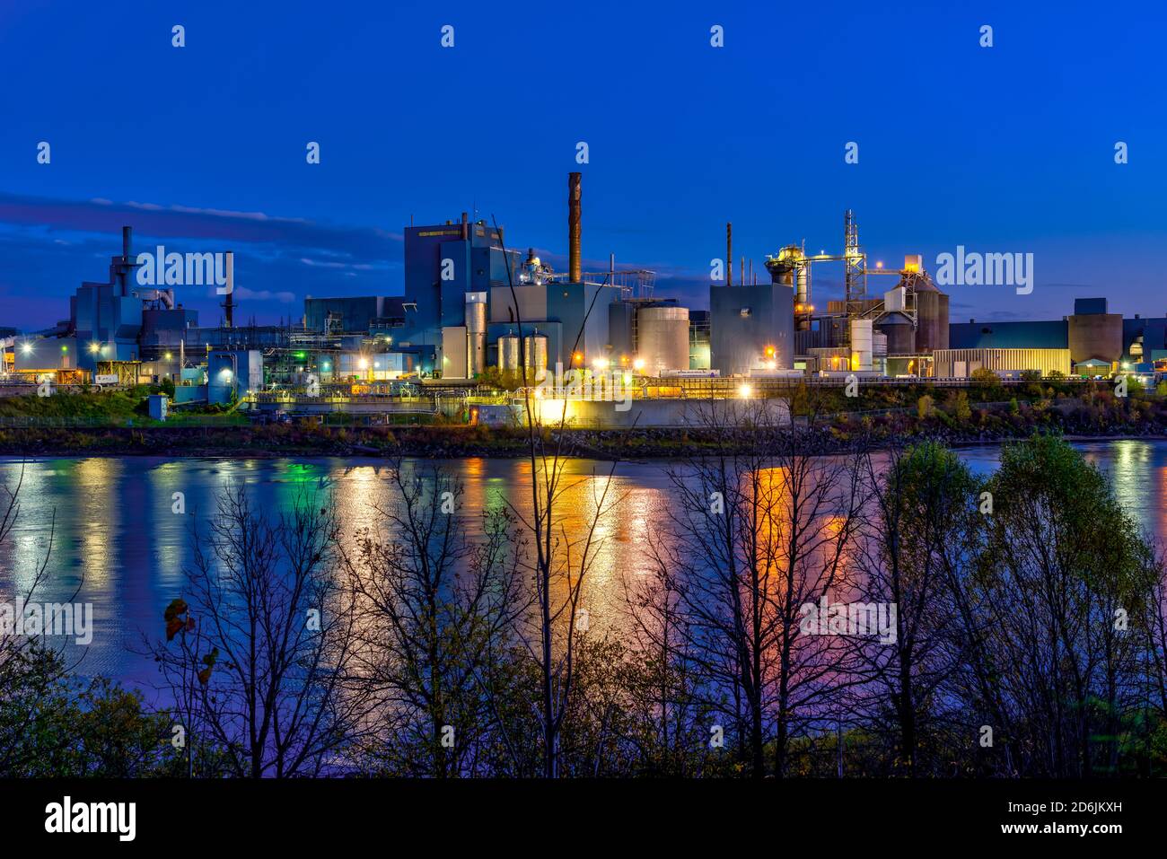 River Paper Mill Hi res Stock Photography And Images Alamy river-paper-mill-hi-res-stock-photography-and-images-alamy