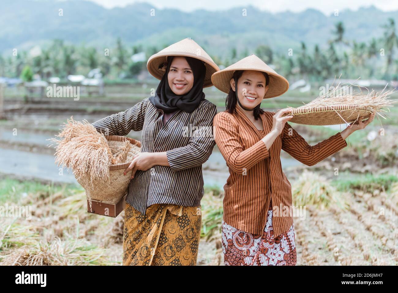 Hat veil traditional agriculture hi-res stock photography and images ...