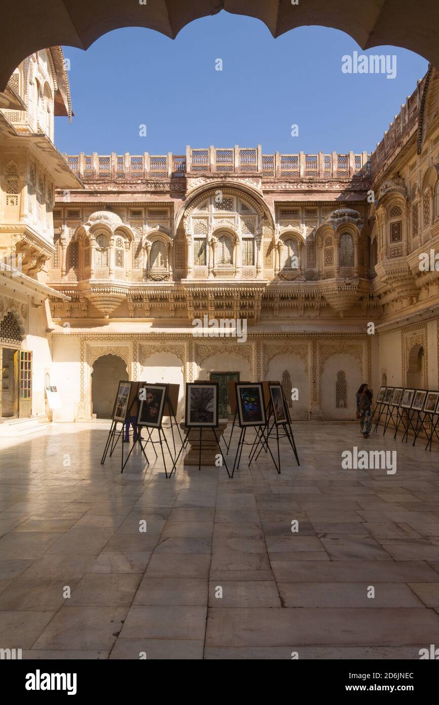 Three sided view hi-res stock photography and images - Alamy