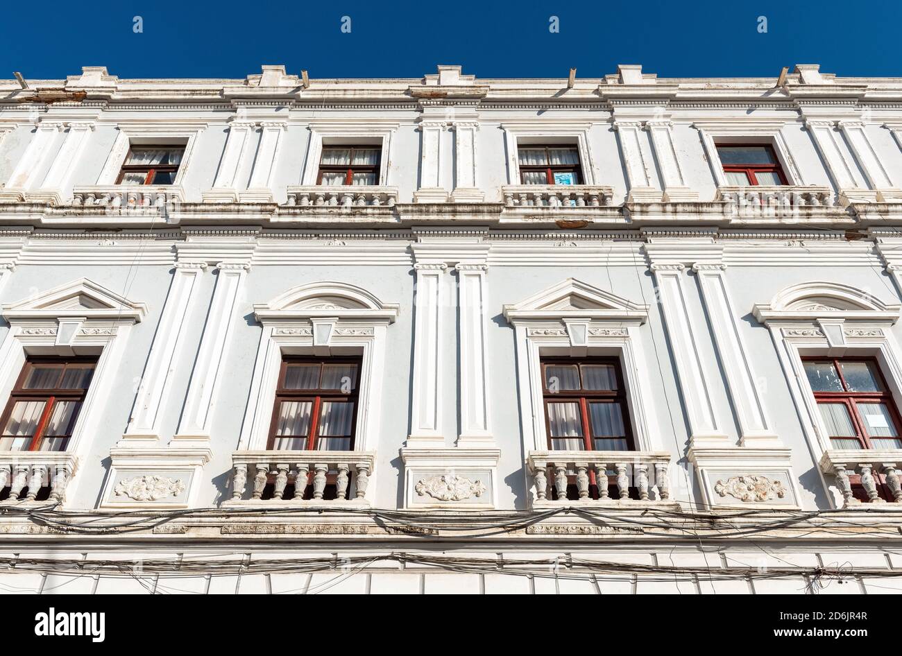 Colonial style house exterior hi-res stock photography and images - Alamy