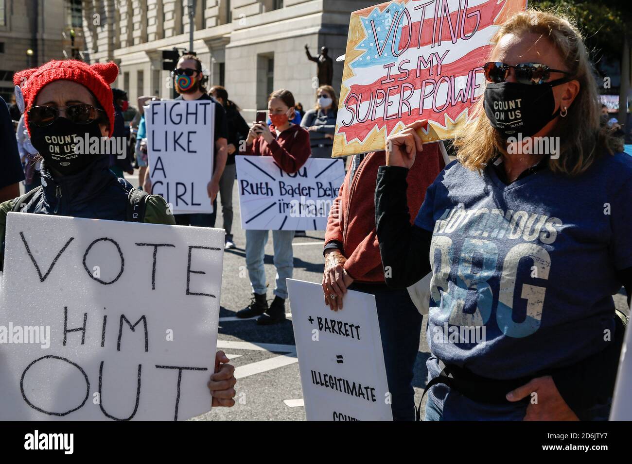 Women listening wearing face mask masks hi-res stock photography and ...