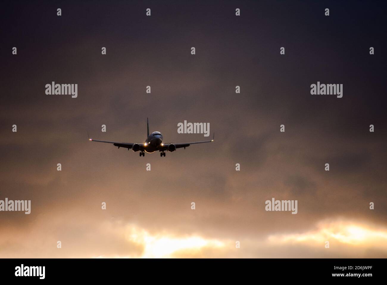 Silhouette airplane flying Stock Photo - Alamy