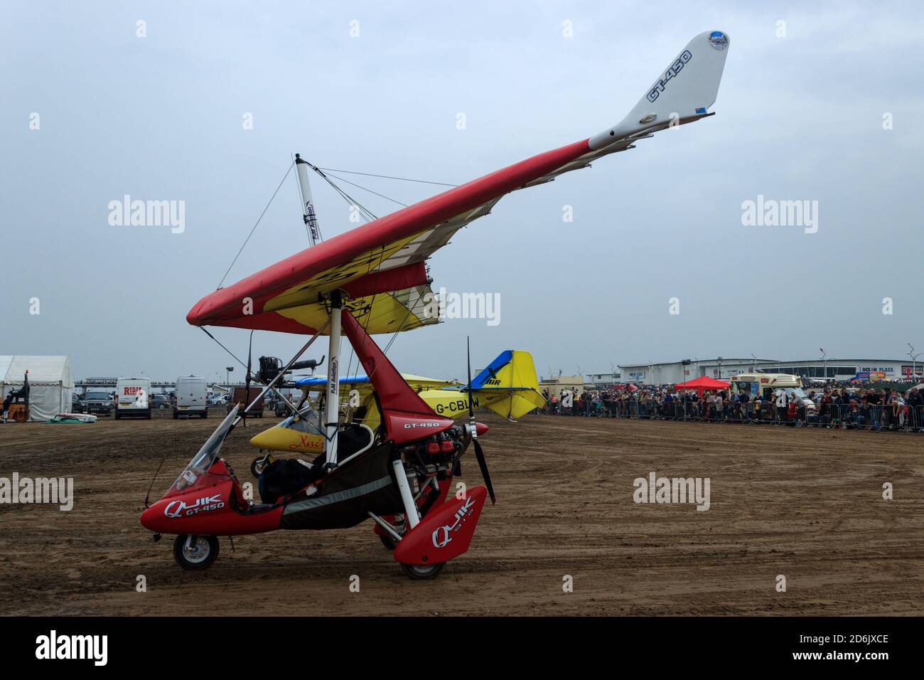 Flex wing hi-res stock photography and images - Alamy