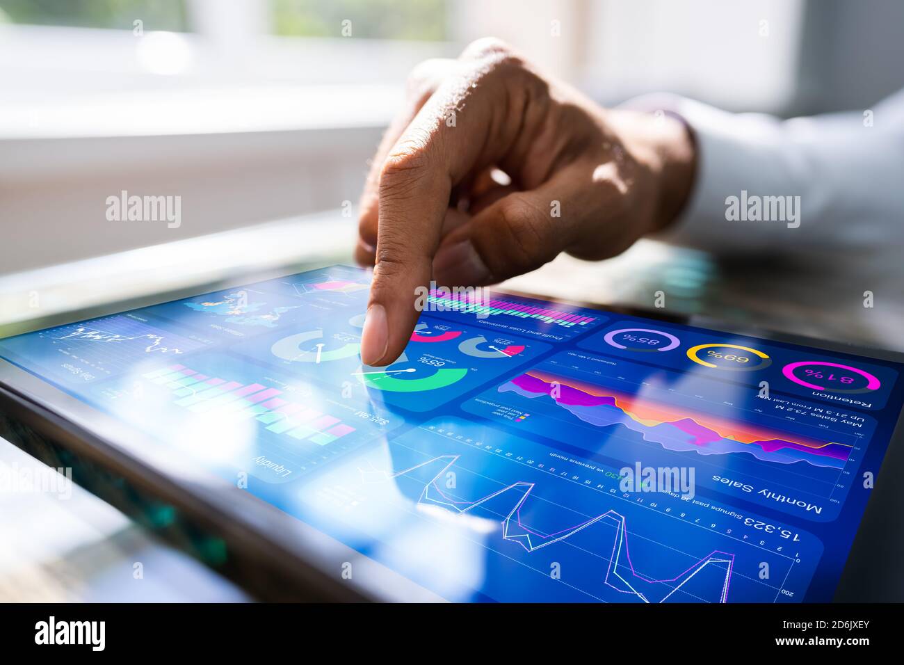 Man pointing at chart hi-res stock photography and images - Alamy