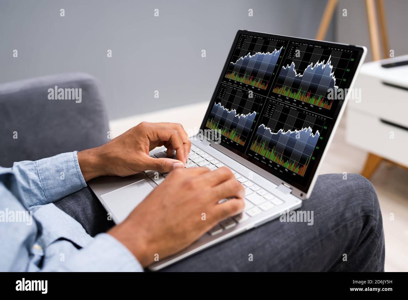 African American Man Broker Trading Stock Exchange Stock Photo - Alamy