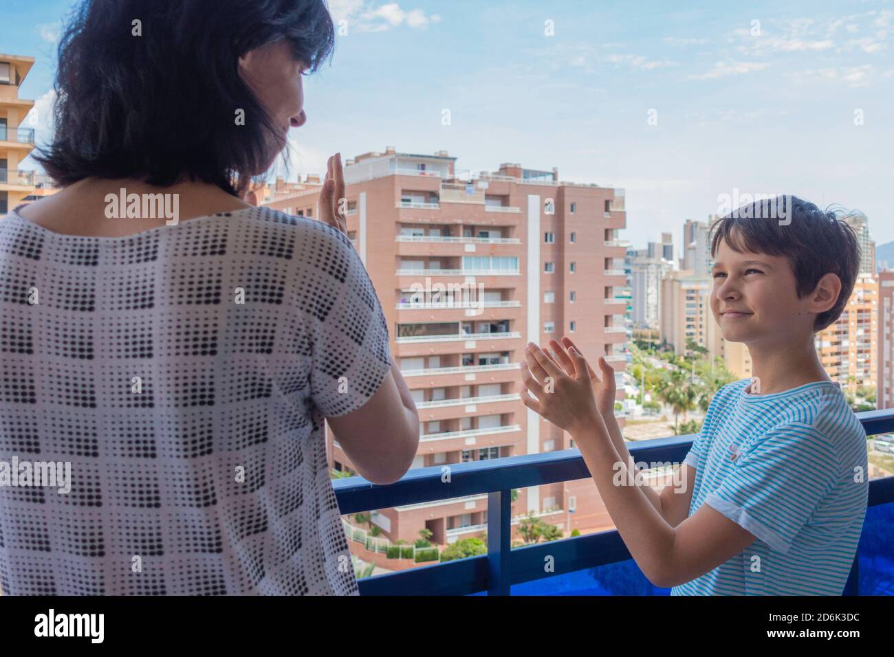 Applause to medical staff. Family clapping hands, applauding from ...
