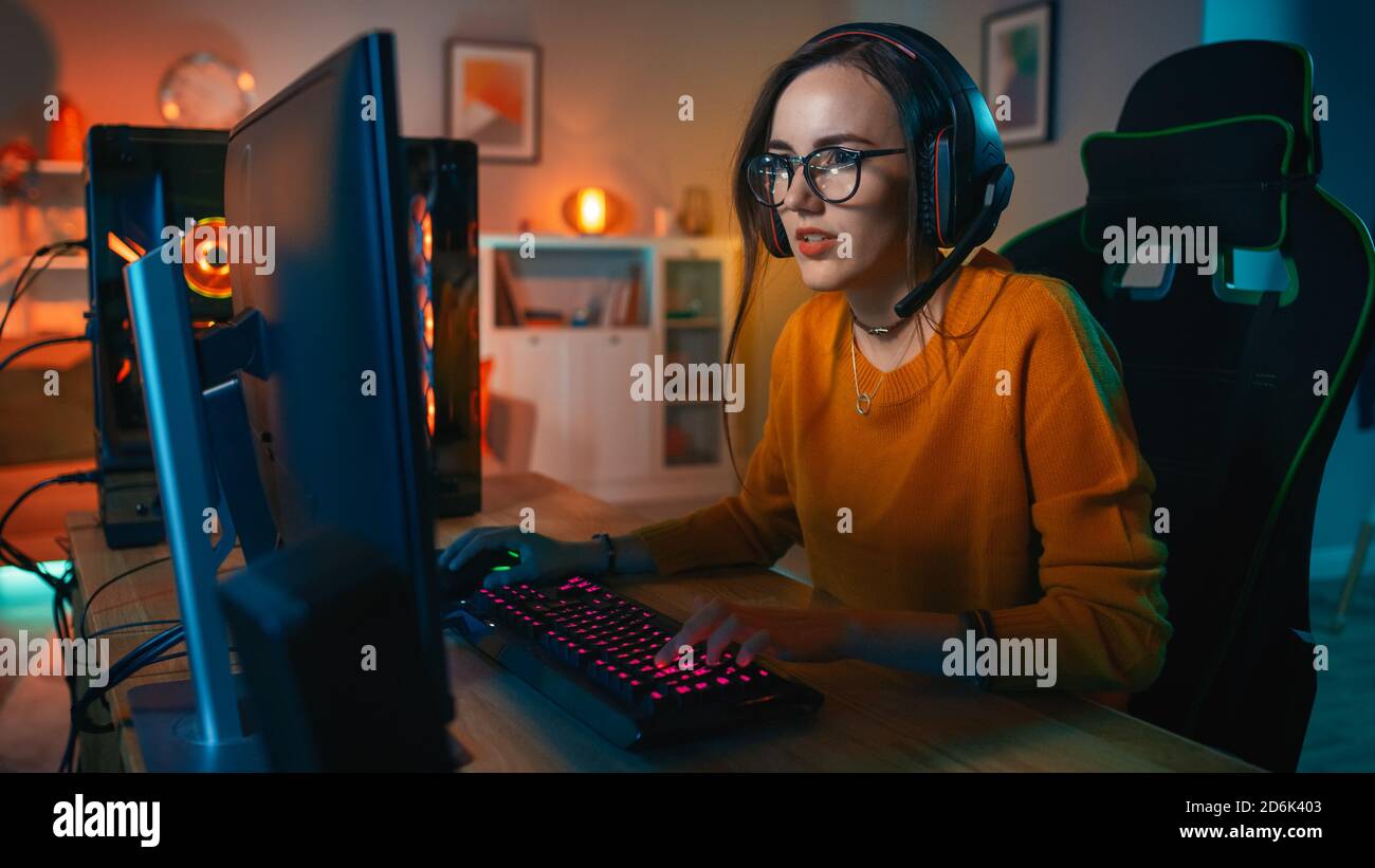 Cute girl mic hi-res stock photography and images - Alamy
