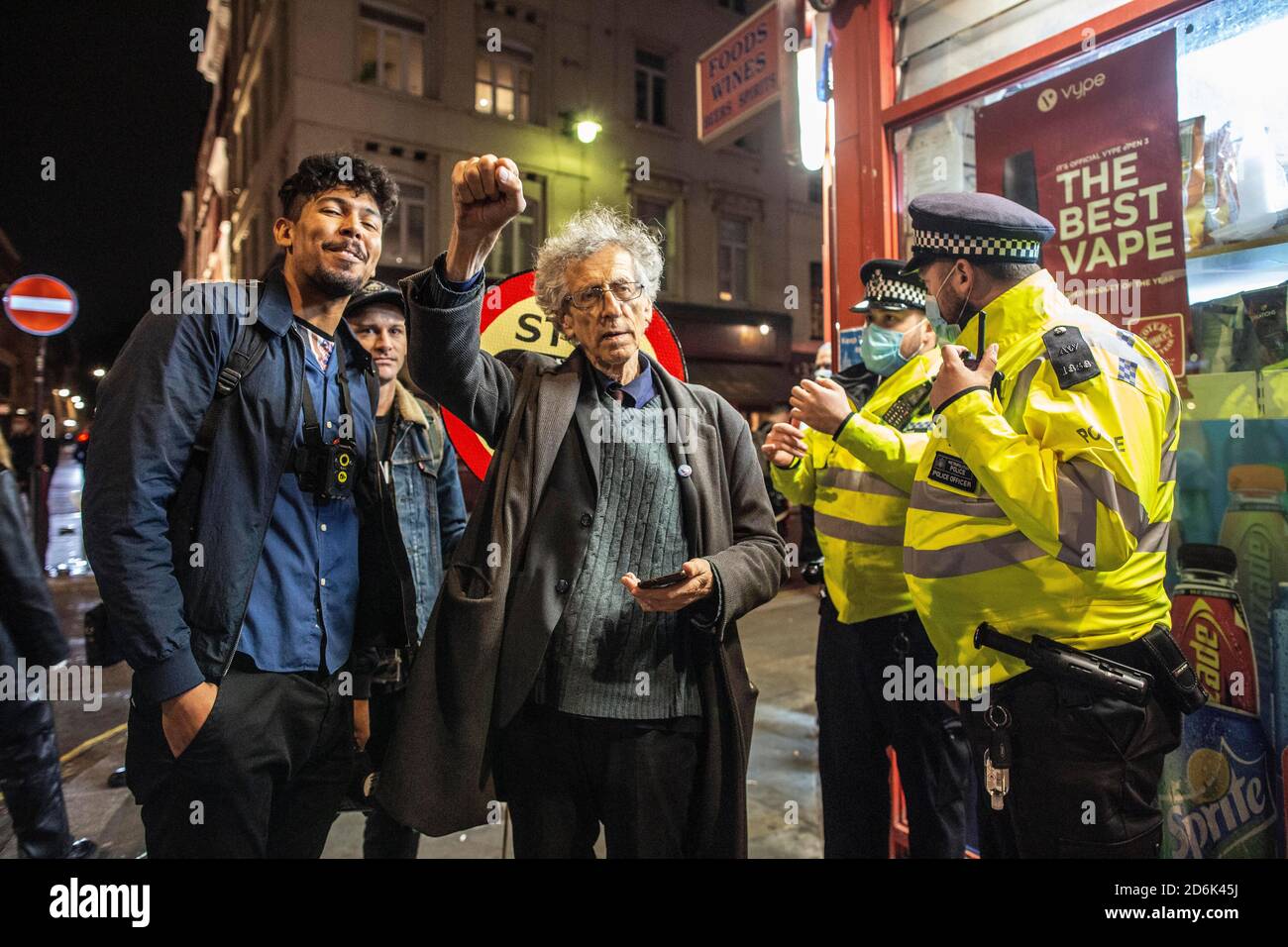 Gatherings at restaurants and bars in soho hi-res stock photography and ...