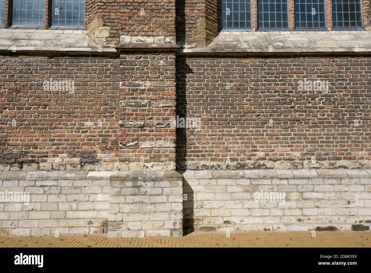 Old crumbling cement blocks wall hi-res stock photography and images ...