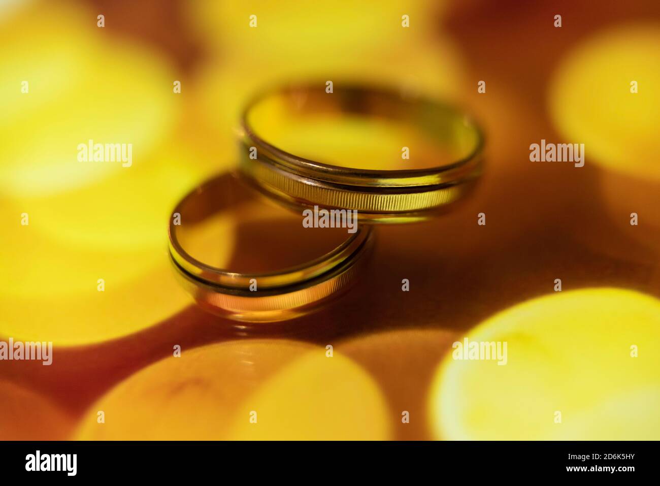 wedding rings in warm colors with reflection Stock Photo - Alamy