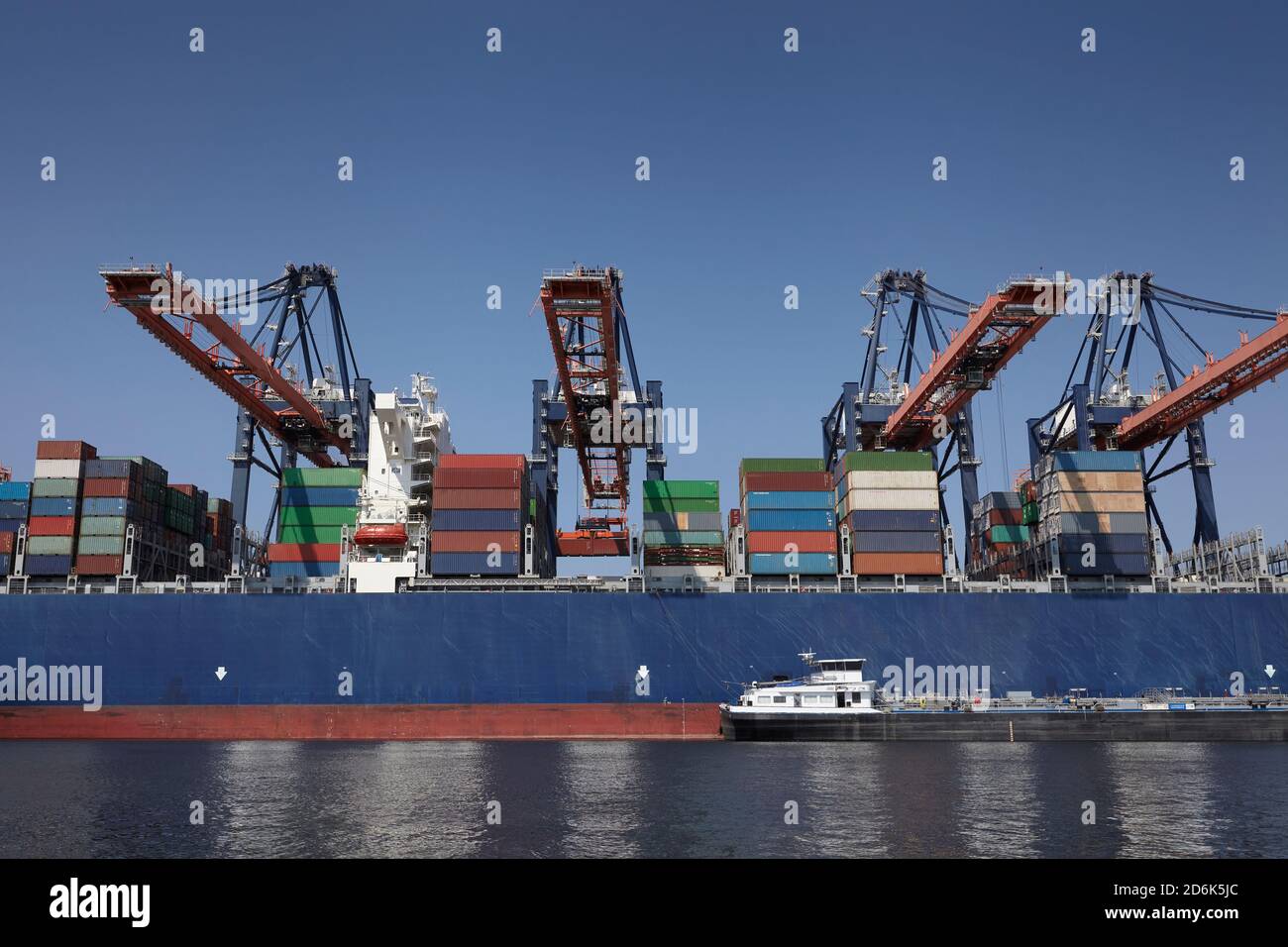 Explorer class container ship hi-res stock photography and images - Alamy