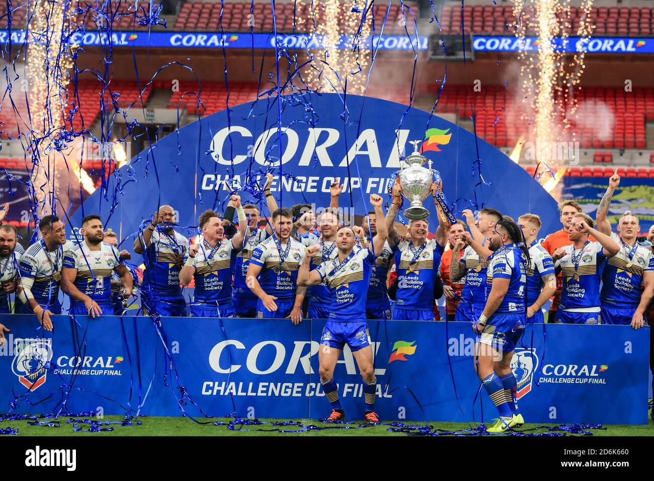 Leeds celebrate as they lift the trophy Stock Photo - Alamy