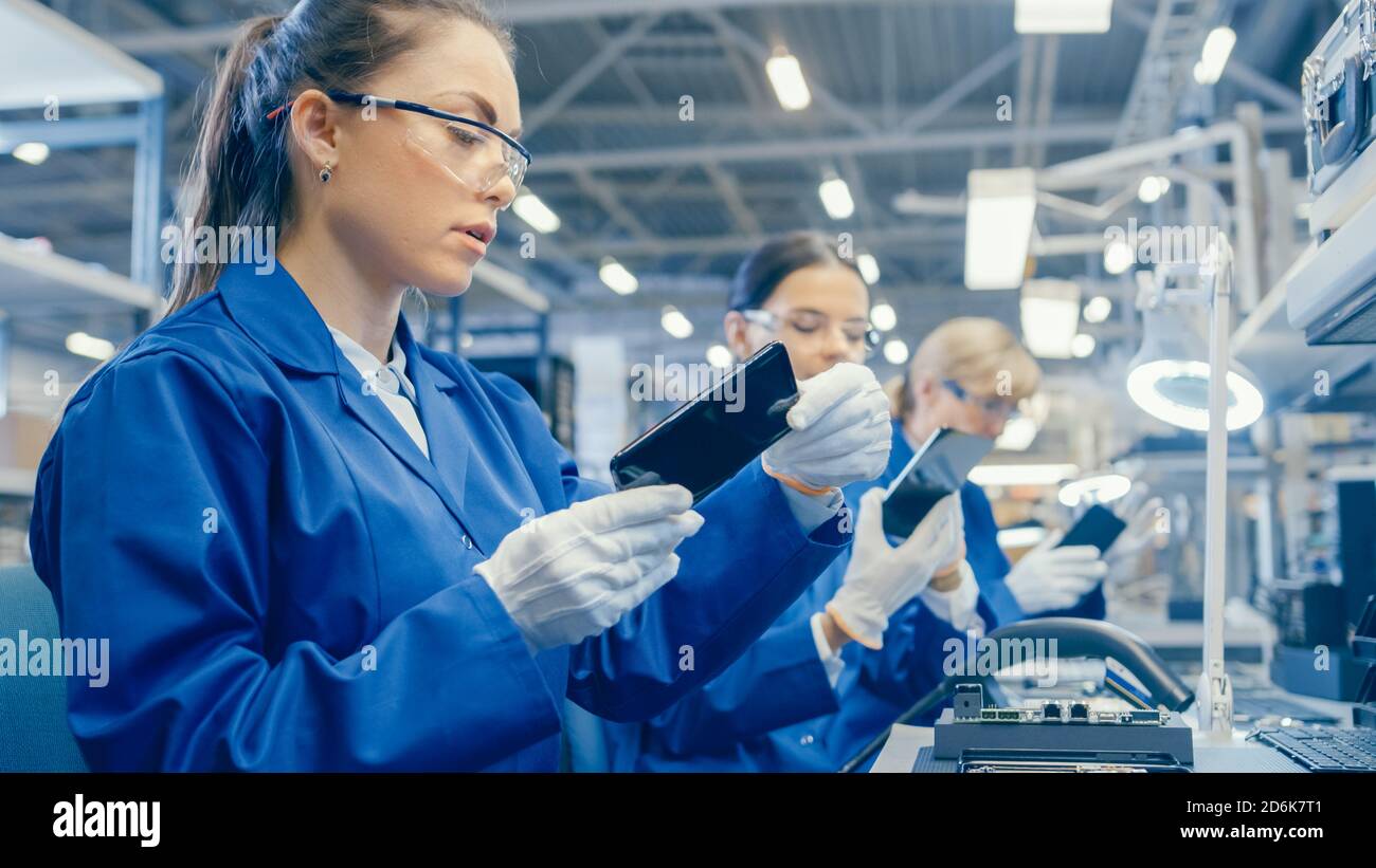 Work cell assembly line hi-res stock photography and images - Alamy