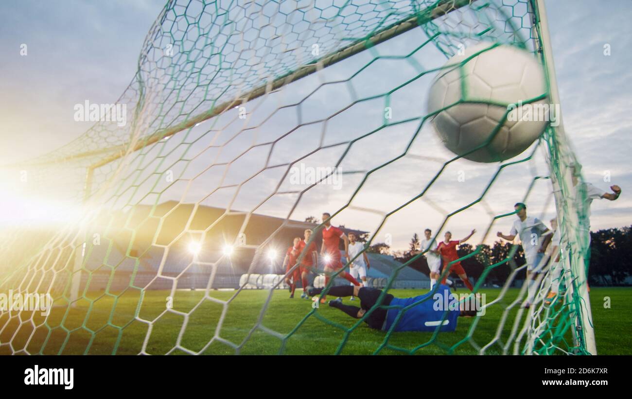 Soccer player from behind hi-res stock photography and images - Alamy