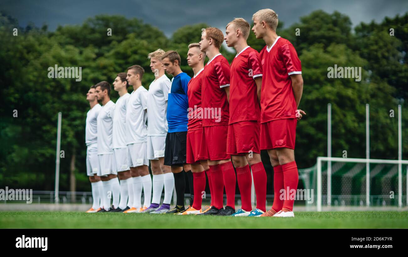 Football team standing in line hi-res stock photography and images - Alamy