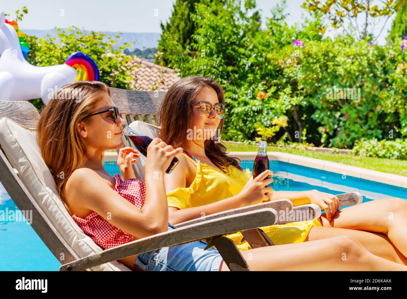 Teen drinking soda bottle hi-res stock photography and images - Alamy