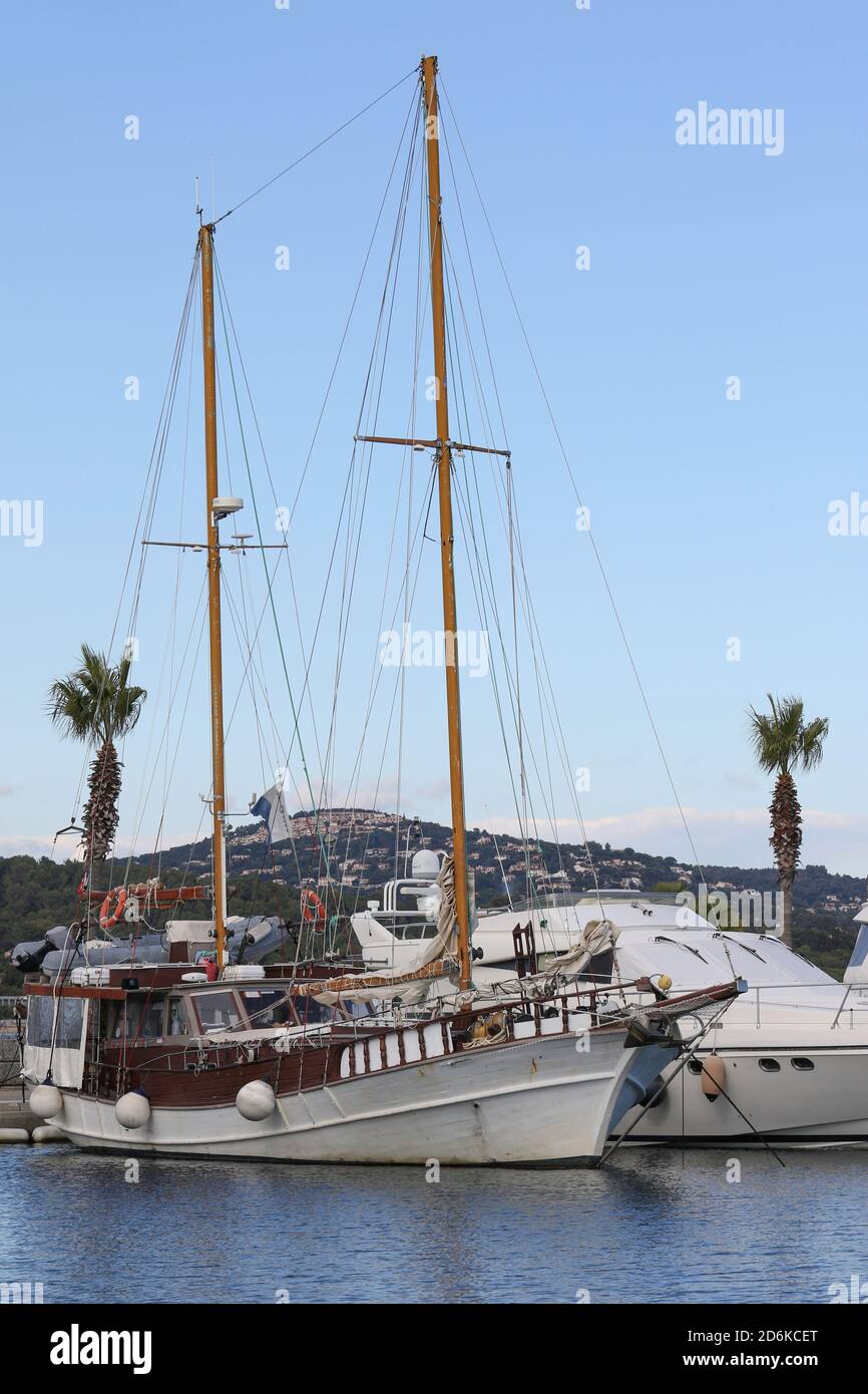 Cavalaire sur mer- Pytheas TL old ship, fishing net, Harbour, sailors ...