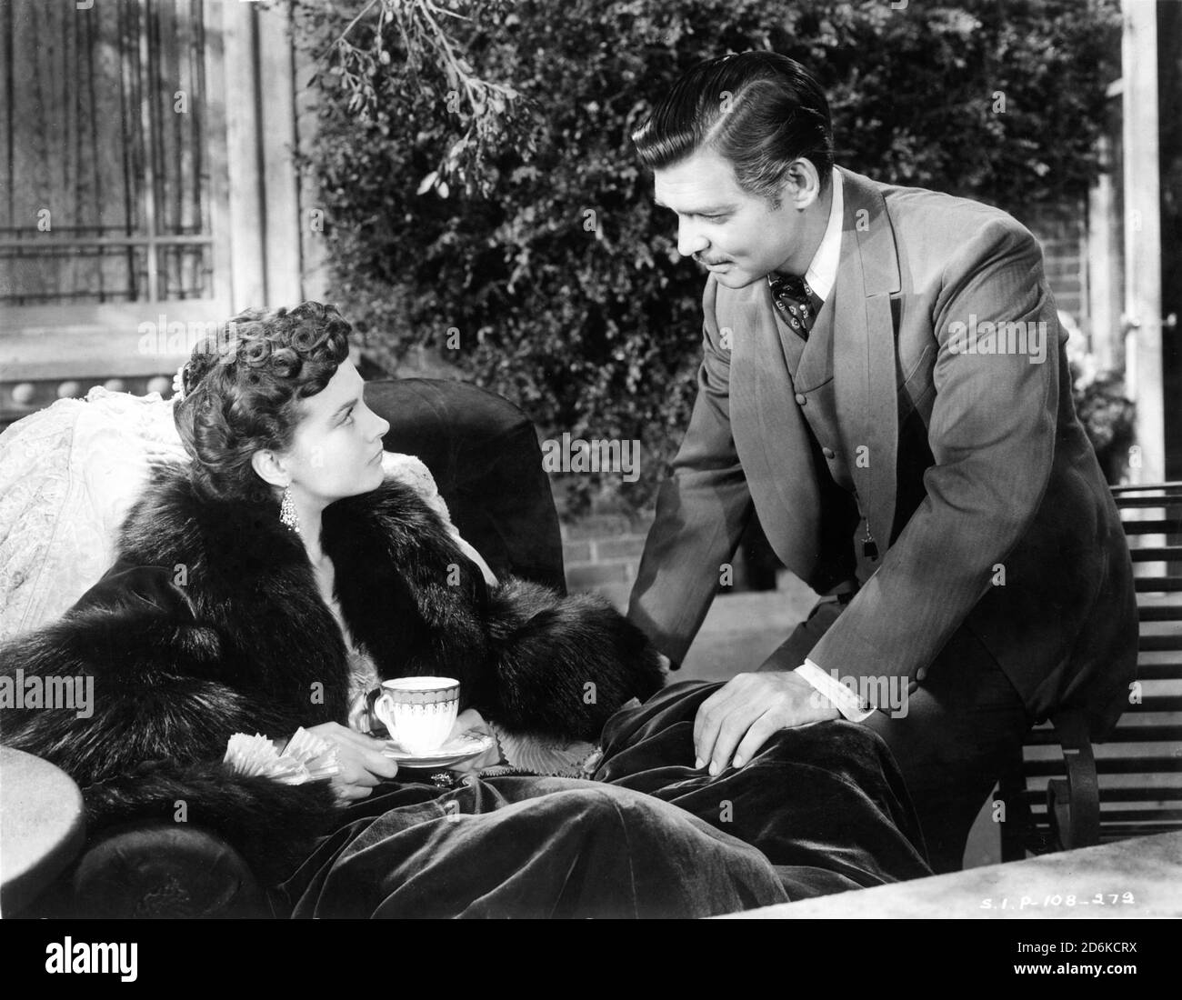 VIVIEN LEIGH and CLARK GABLE in GONE WITH THE WIND 1939 director VICTOR ...