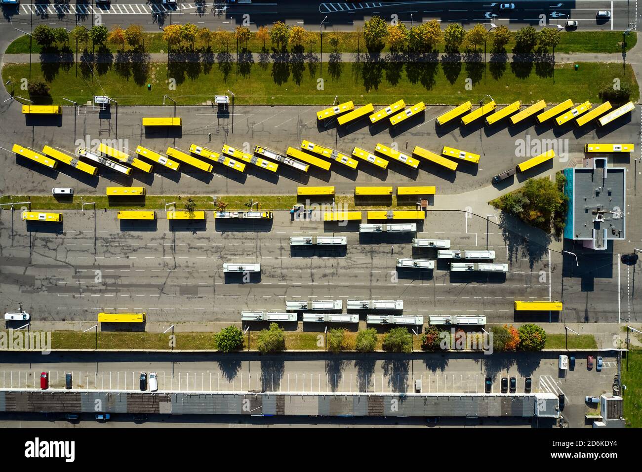 Yellow school bus top view hi-res stock photography and images - Alamy