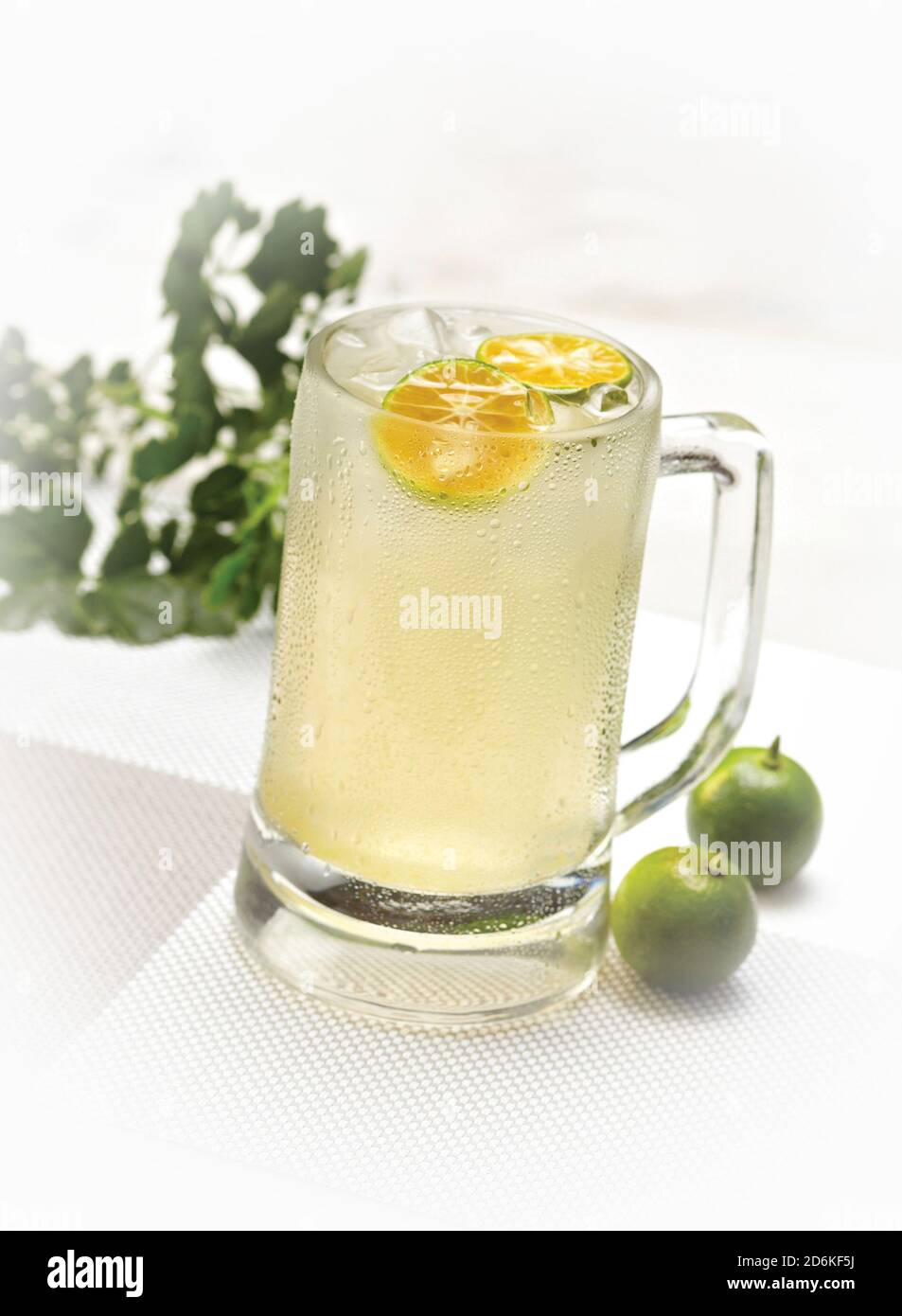 Glass of iced lime juice Stock Photo - Alamy