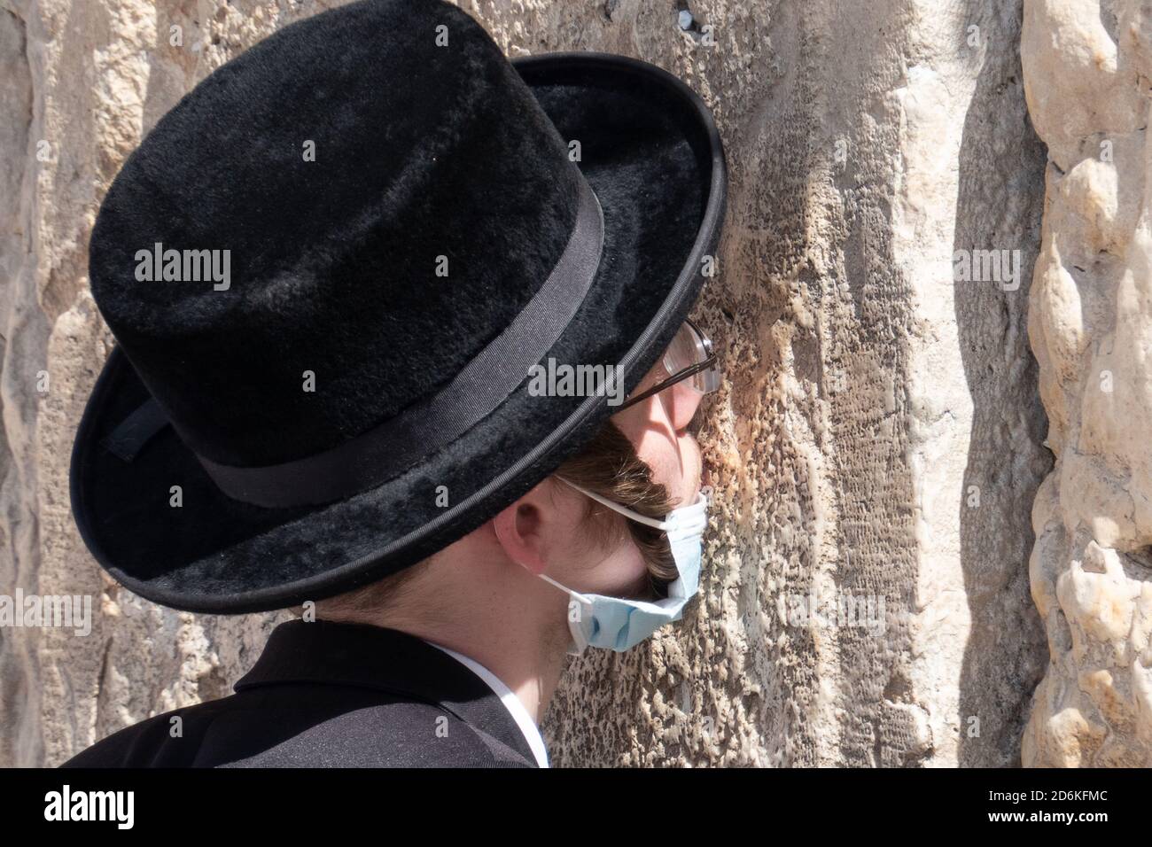 Kissing meter hi-res stock photography and images - Alamy