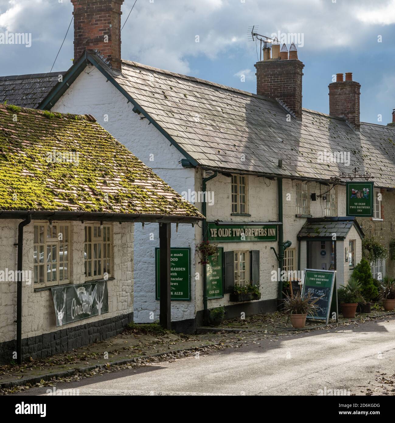 Beautiful old pub hi-res stock photography and images - Alamy