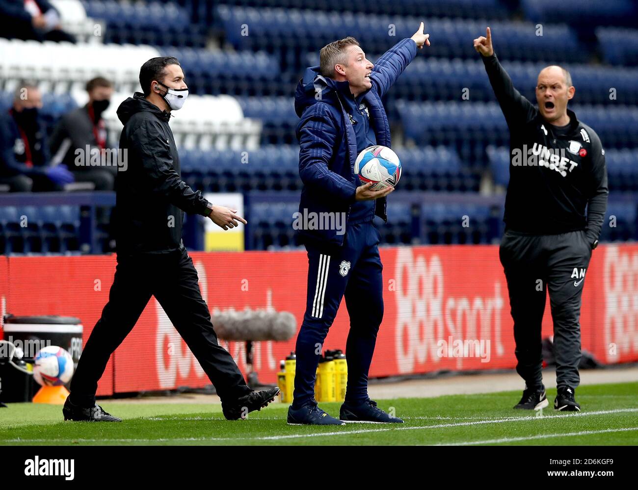 Cardiff city manager neil harris gestures on touchline hi-res stock ...