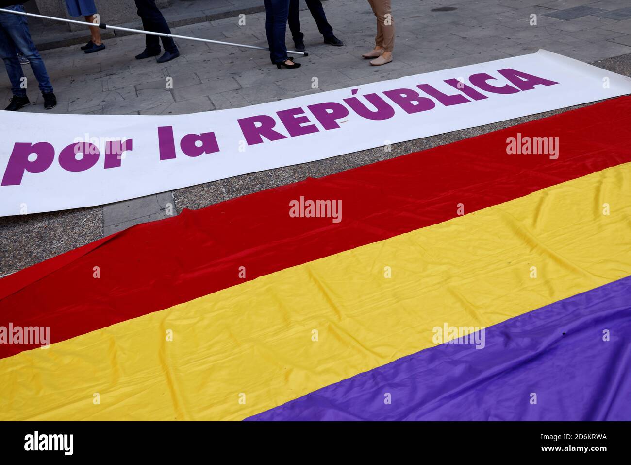 The spanish republican flag hi-res stock photography and images - Alamy
