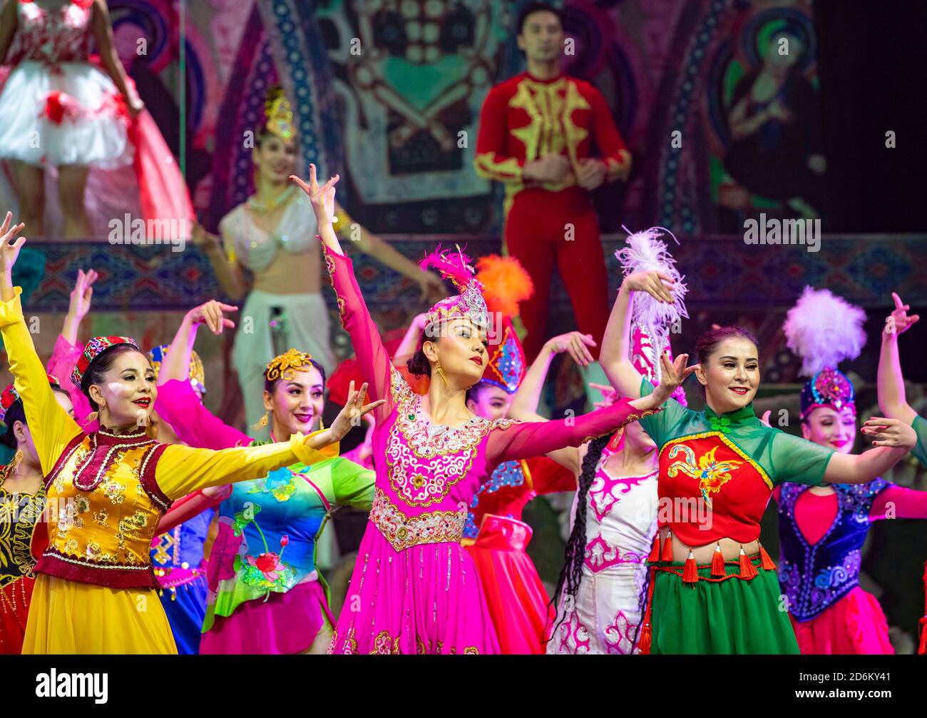Aksu, China's Xinjiang Uygur Autonomous Region. 17th Oct, 2020. Dancers ...