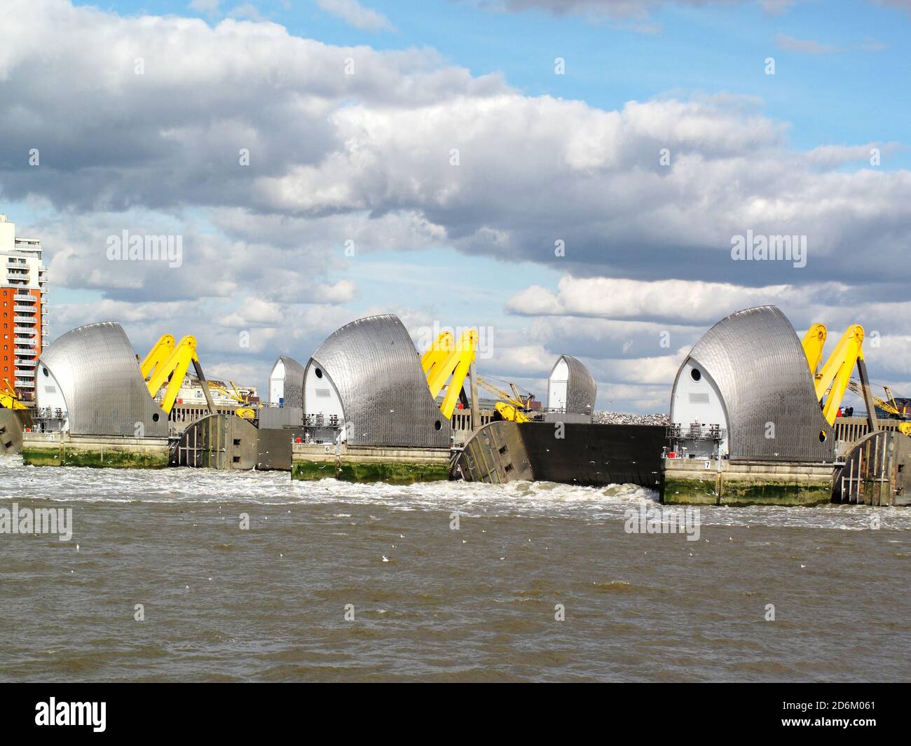 Thames barrier closed hi-res stock photography and images - Alamy