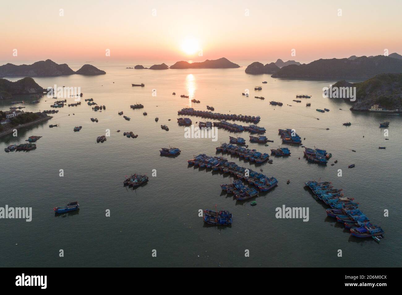 Fishing boats in Cat Ba Island, Vietnam, Ha Long Bay descending dragon ...
