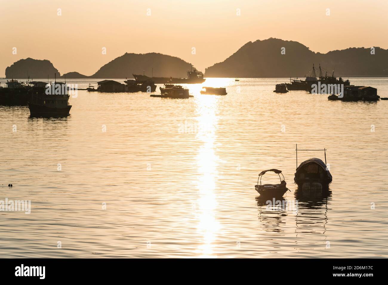 Fishing boats in Ha Long Bay, Cat Ba Island, Vietnam, descending dragon ...