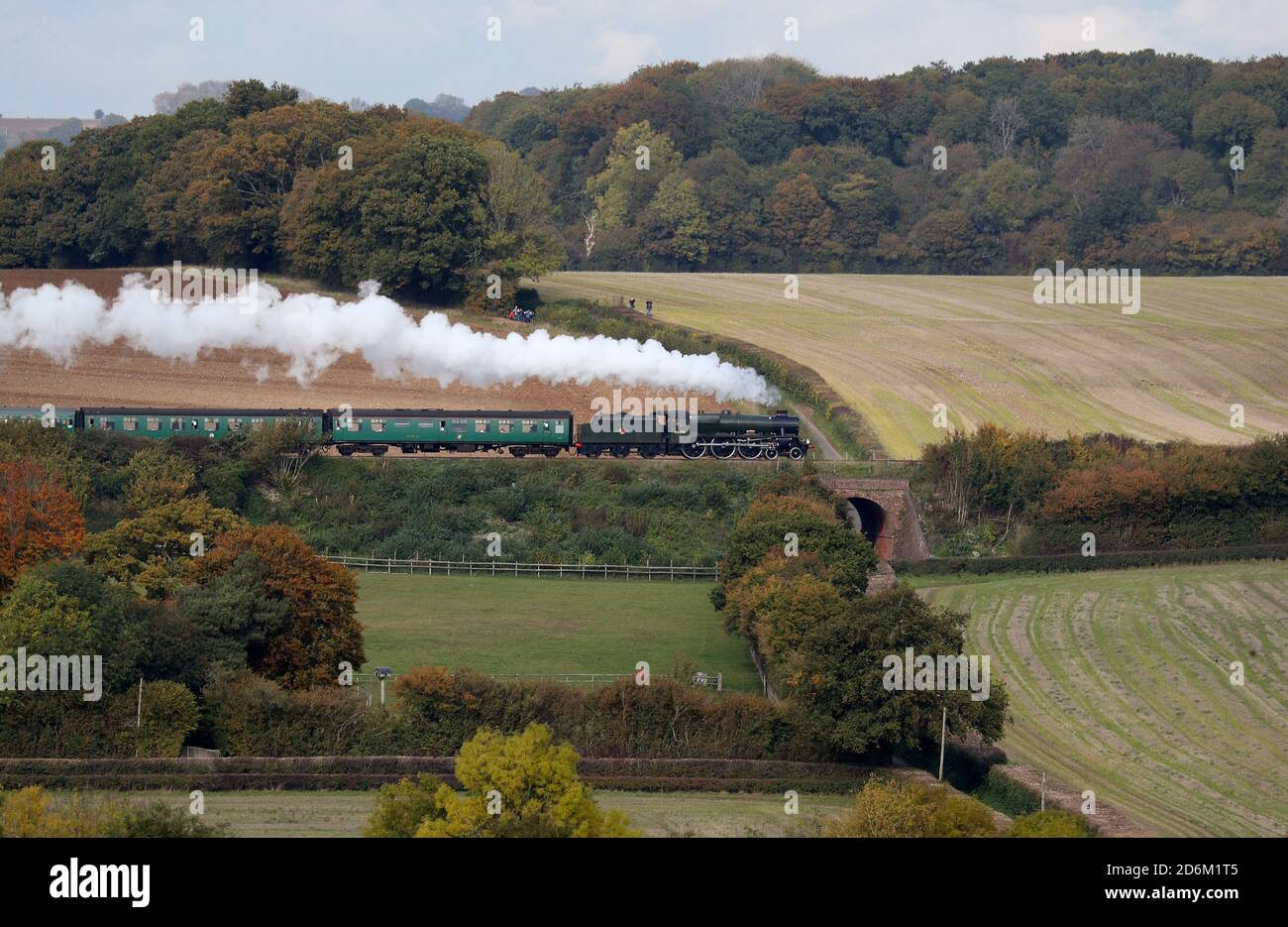 The LMS Jubilee class 4-6-0 steam locomotive 45596, 'Bahamas' makes it ...