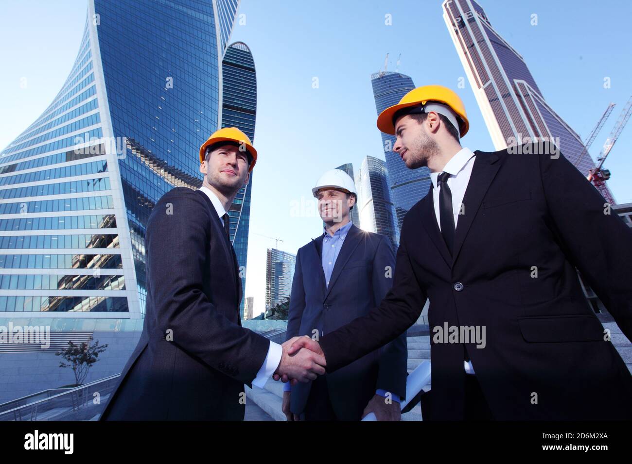 Contractor shaking hands hi-res stock photography and images - Alamy