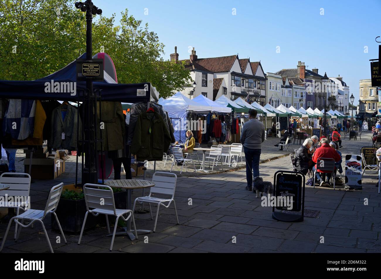 Wells england somerset market square hi-res stock photography and ...