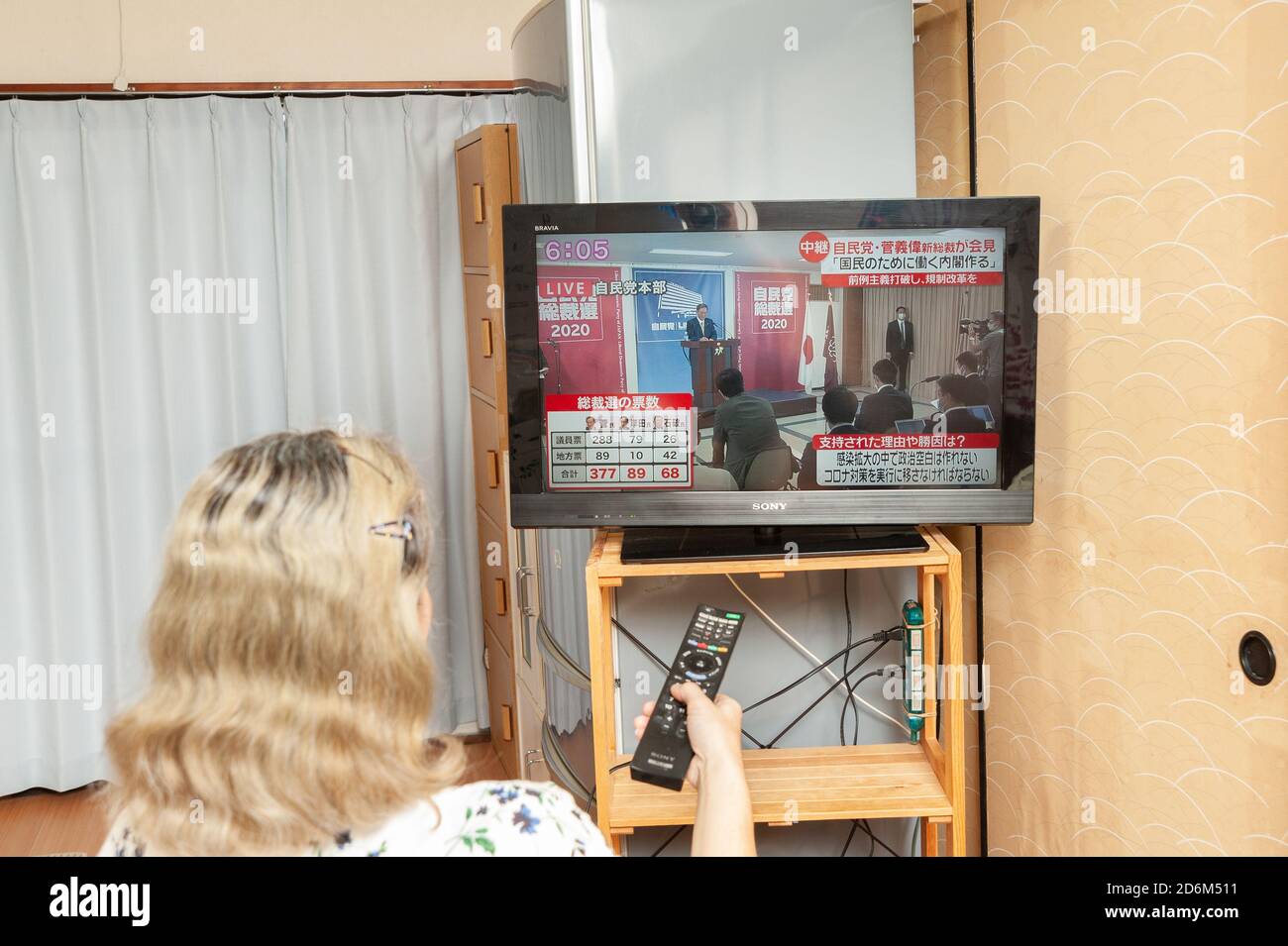 Japanese tv hi-res stock photography and images - Alamy