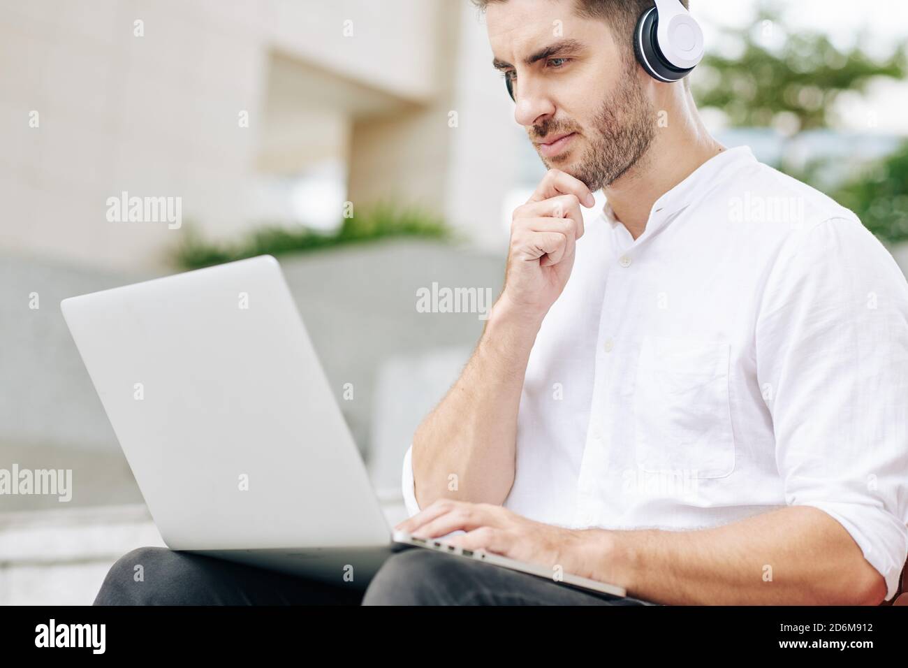 Developer wireless hi-res stock photography and images - Alamy