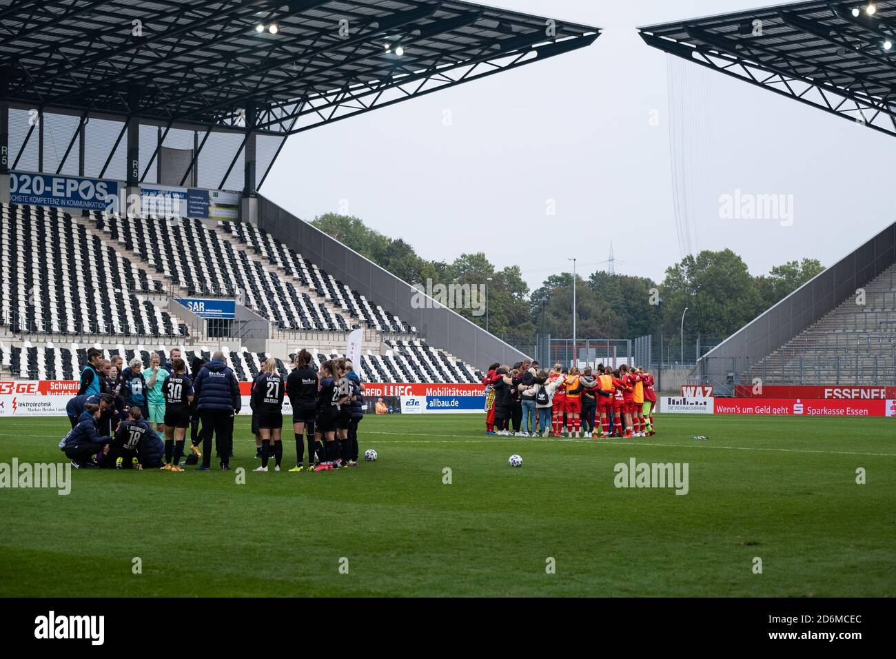 Essen, Germany. 18th Oct, 2020. both teams huddle after the Frauen ...