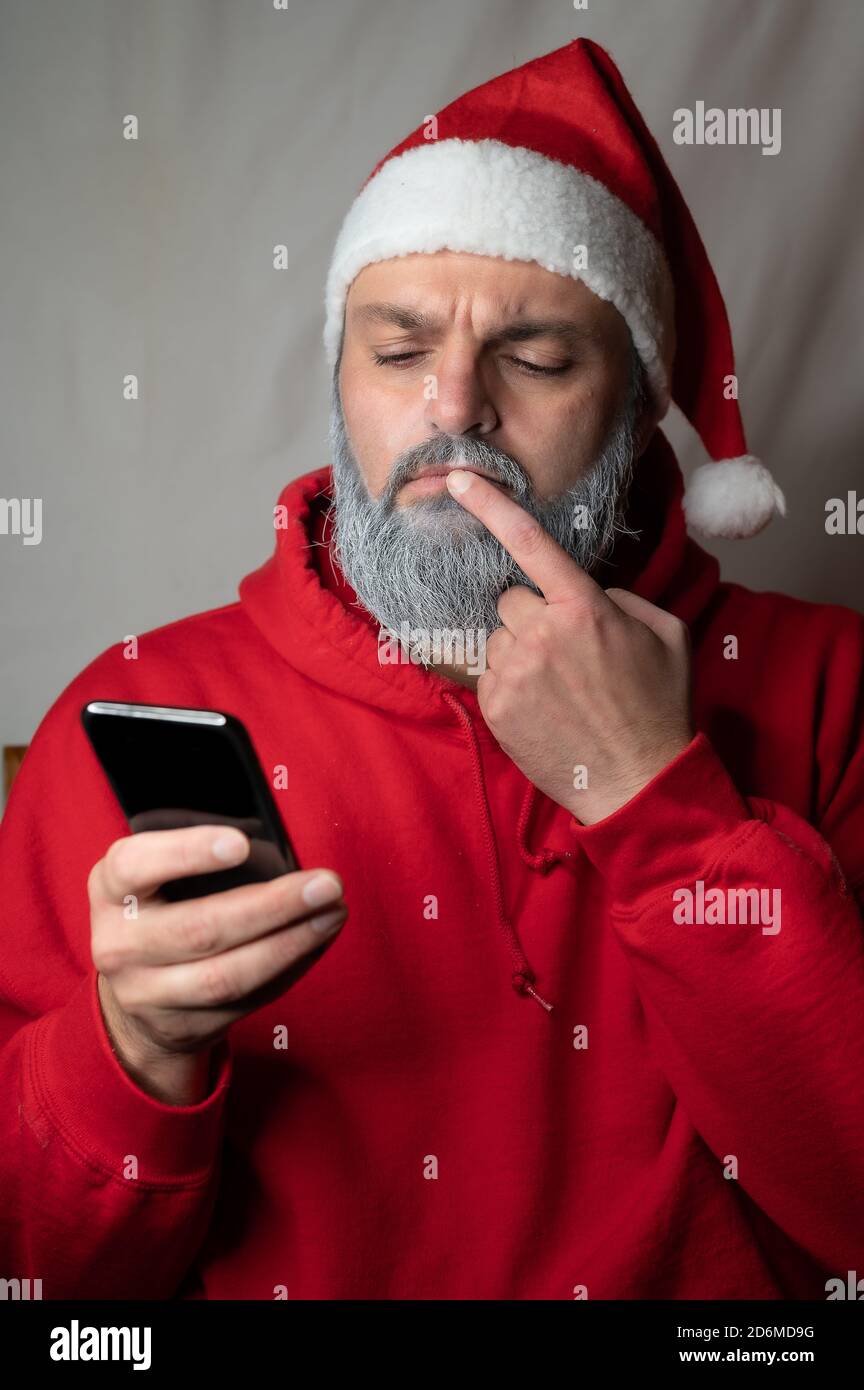 Mobile phone text merry christmas hi-res stock photography and images ...