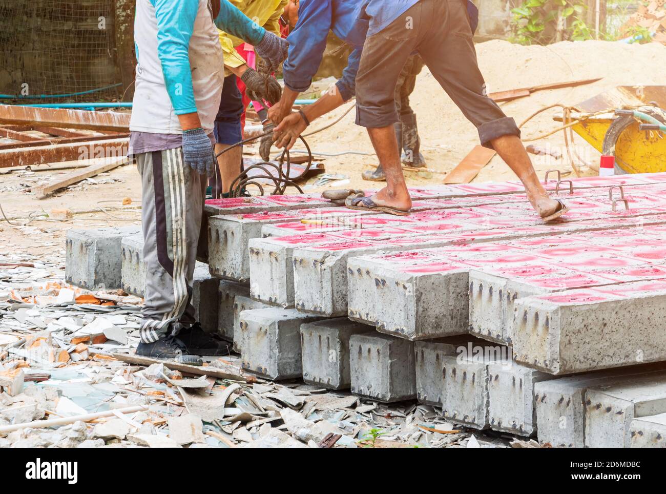 Metal pillars foundation building hi-res stock photography and images ...