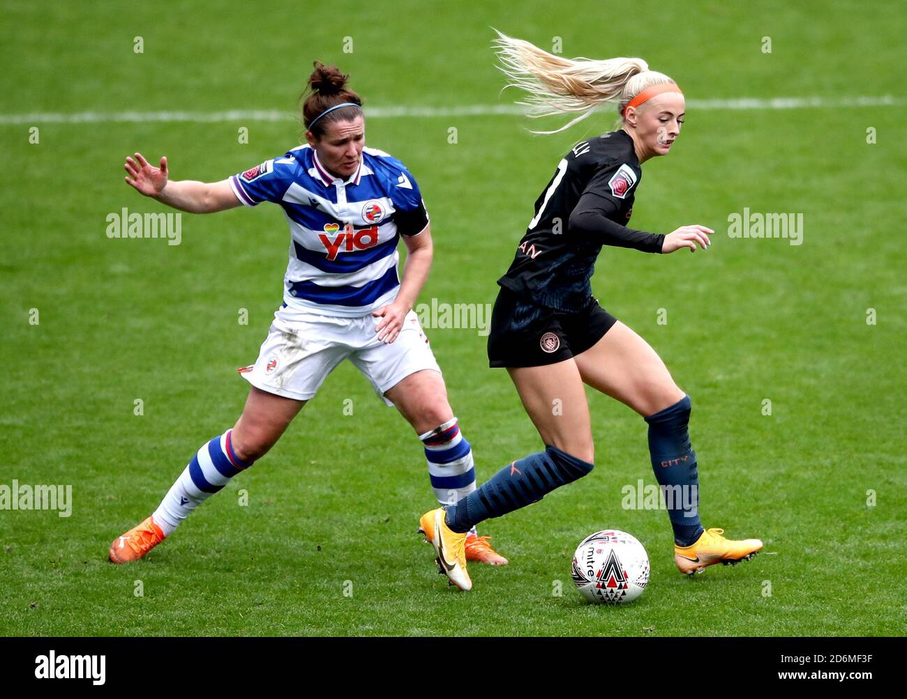 Manchester City's Chloe Kelly (right) gets away from Reading's Emma ...