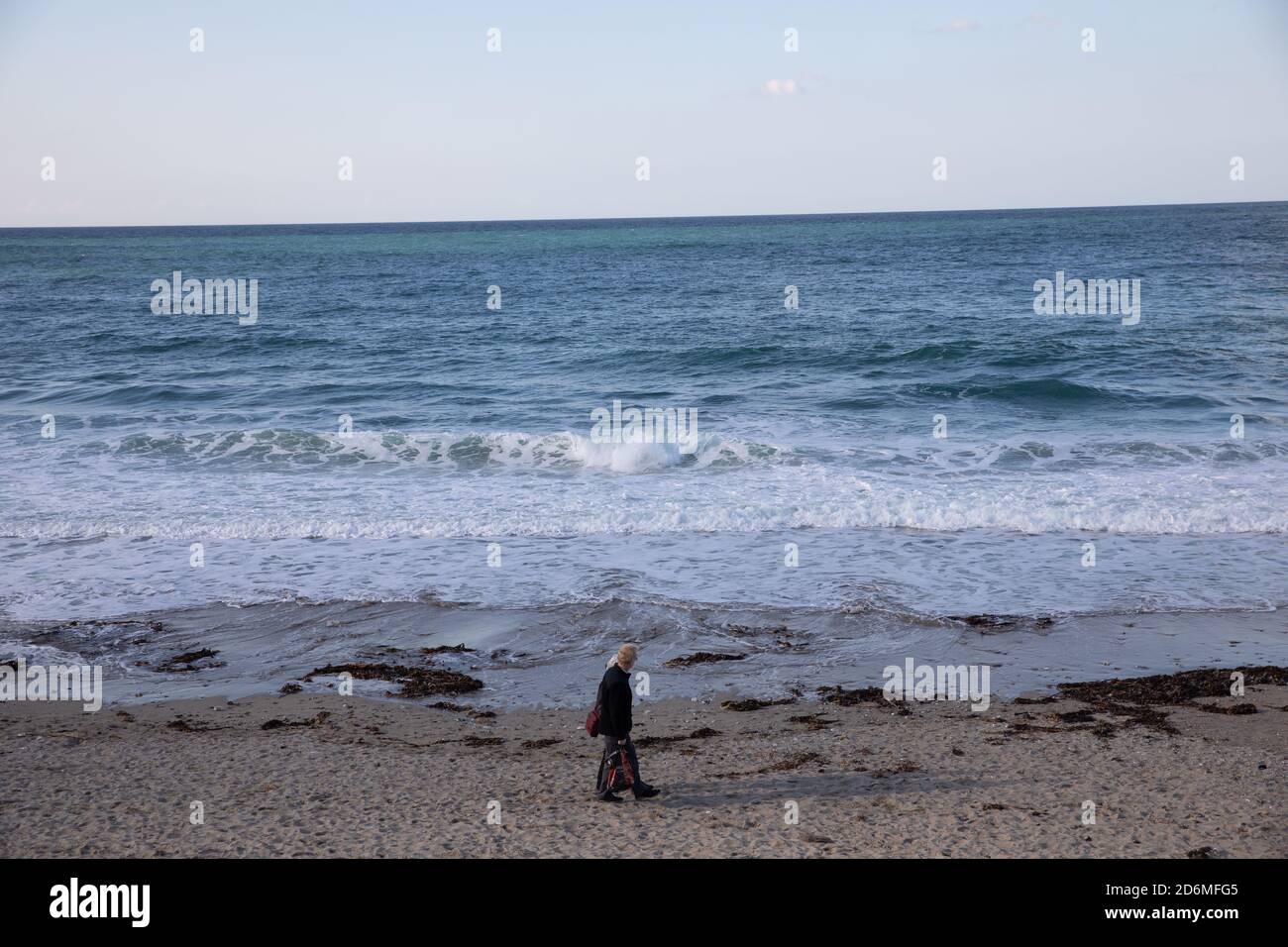 People on the beach in Portreath, Cornwall, UK Stock Photo - Alamy