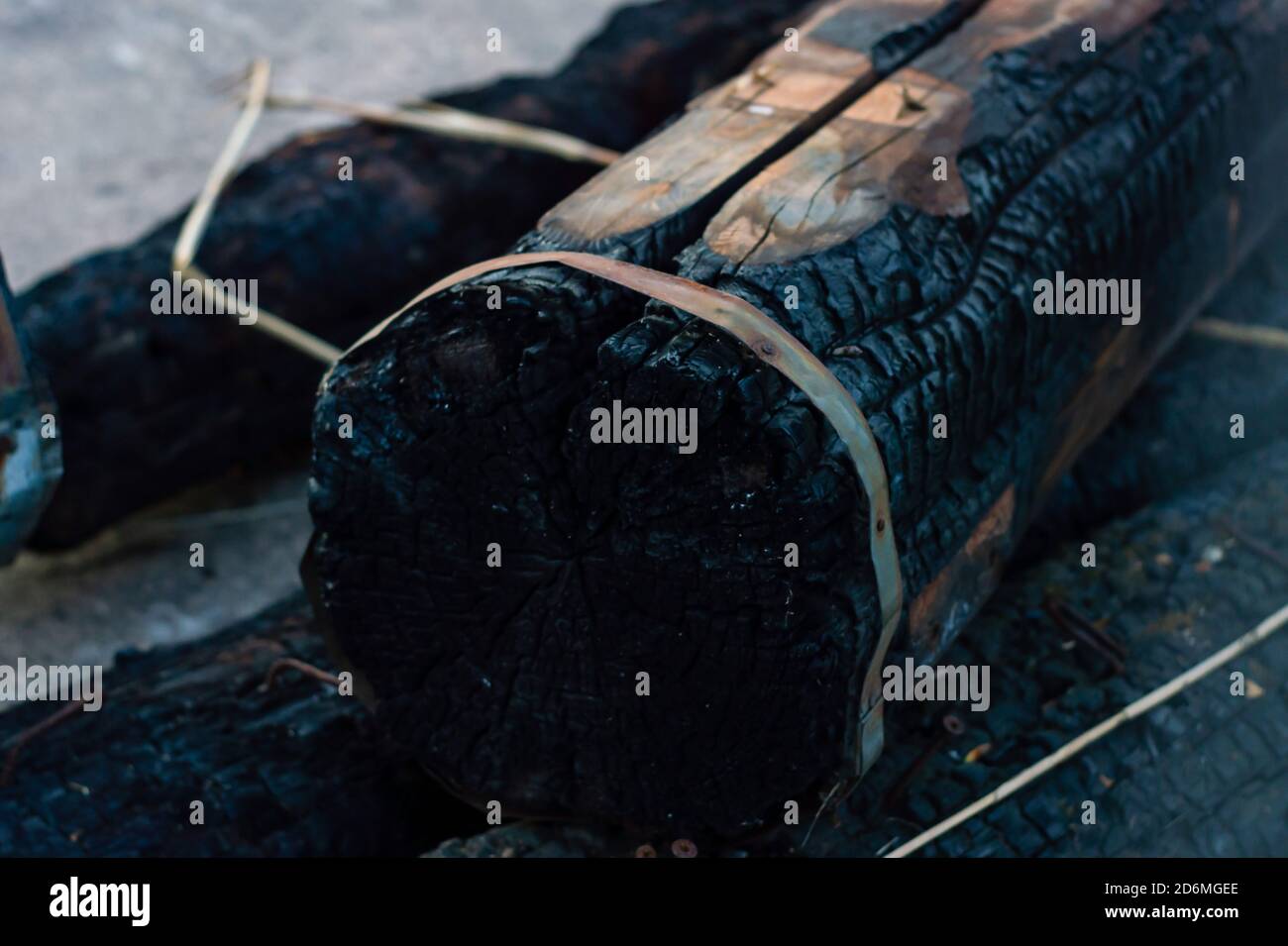 Real burned wood log hi-res stock photography and images - Alamy